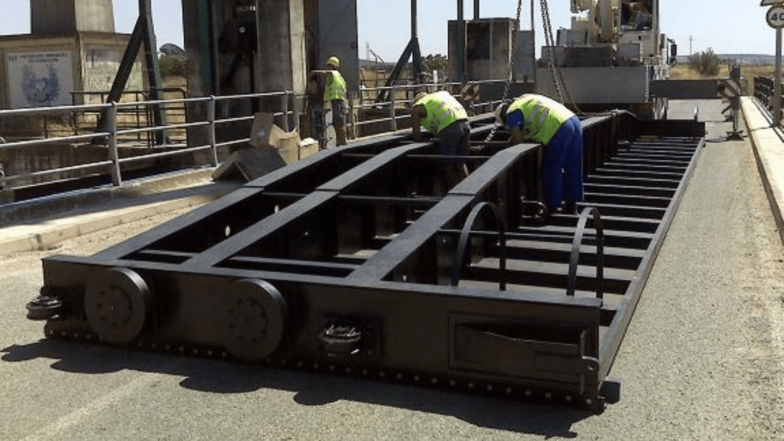 Inicio - Compuertas deslizantes en acero y fundidas